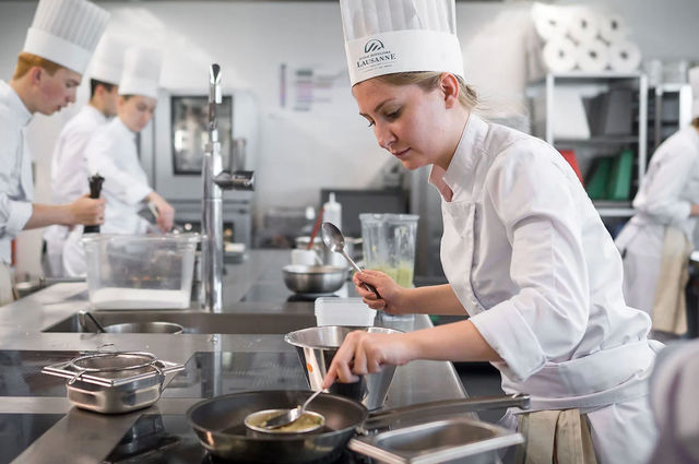 Digitalization in the kitchen: Teaching Culinary Arts in the digital ...