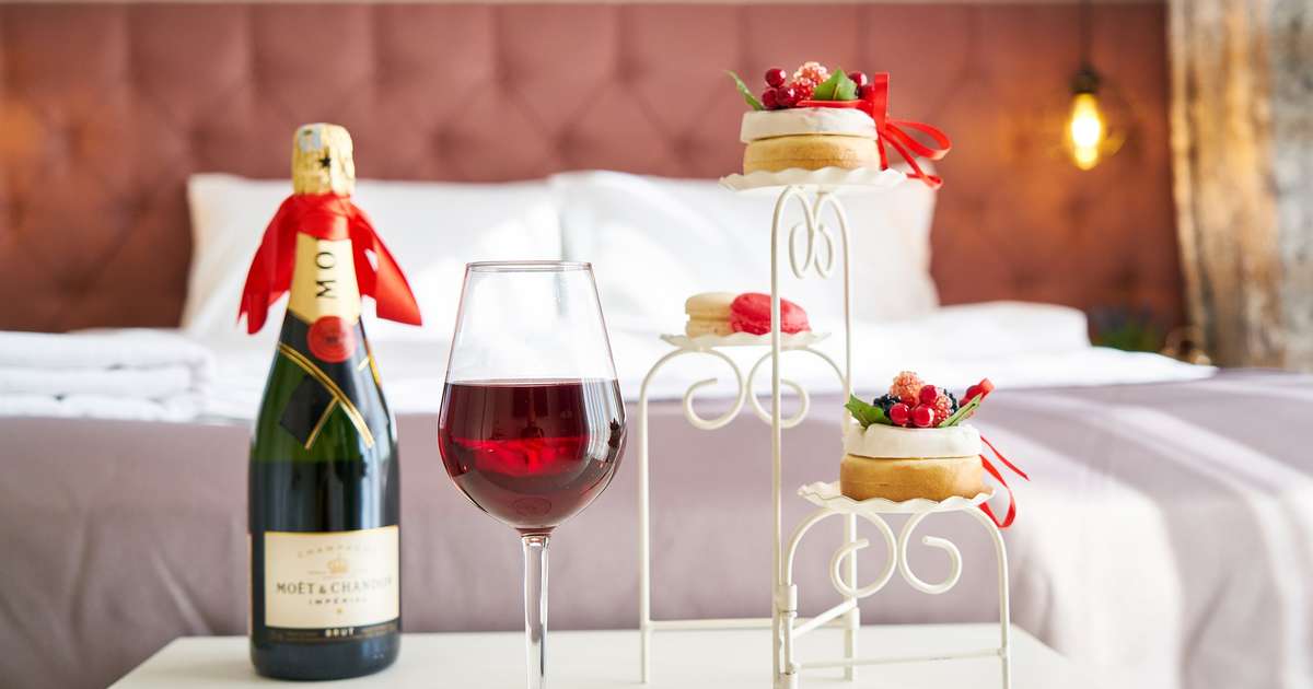 How relevant is room service in the modern hotel? Bringing hotel room ...